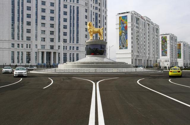 Giant gilded dog monument unveiled in Turkmenistan | Trending