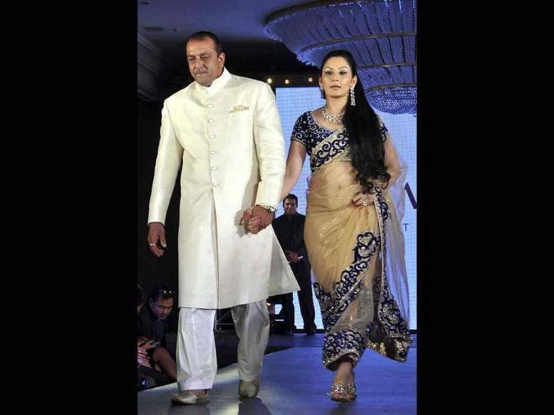 Dutt sings for wife - Hindustan Times