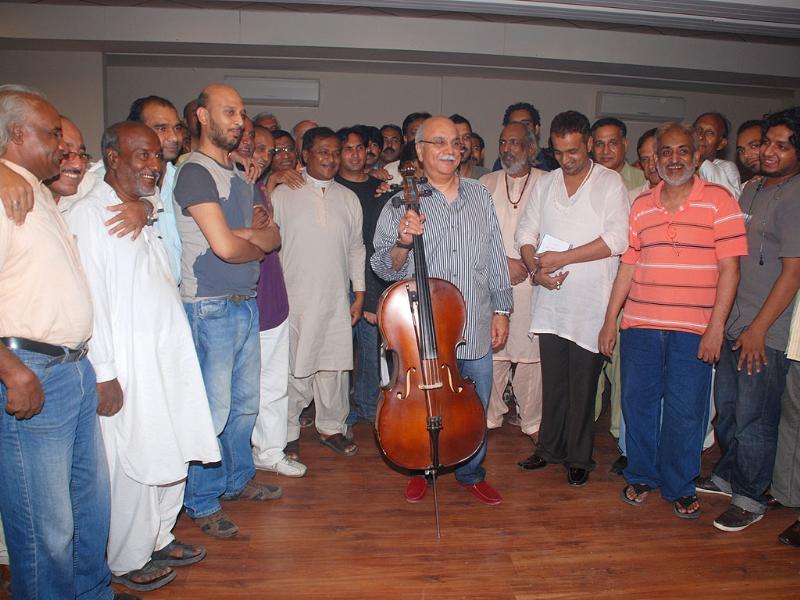 Pakistani musicians' jazz cover tops itunes | Hindustan Times