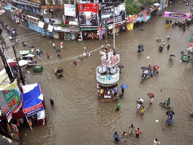 Rain inundate roads; good for crops | Hindustan Times