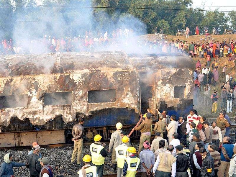 Train catches fire in Jharkhand, 7 die | India News