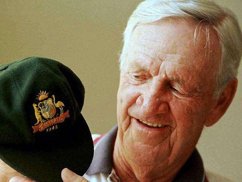 Australian 'Invincible' Loxton dies at 90 | Cricket