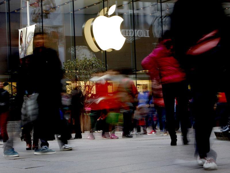 Apple steps up labor audits, finds underage workers - Hindustan Times