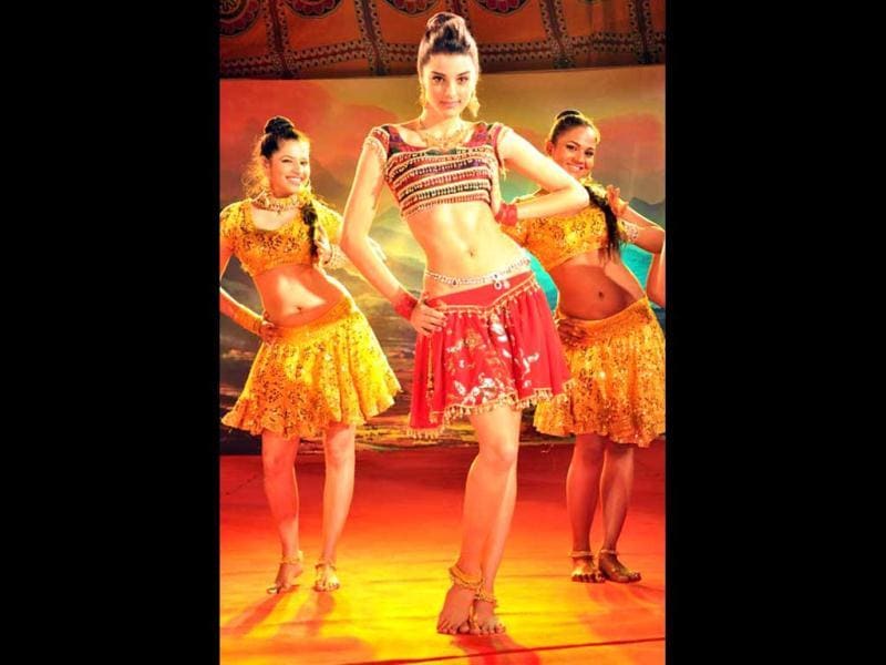 Love Aaj Kal star Giselli Monteiro quits Bollywood | Bollywood