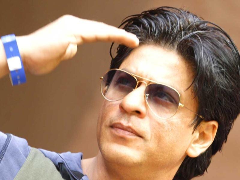 Shahrukh Khan Smoking Style