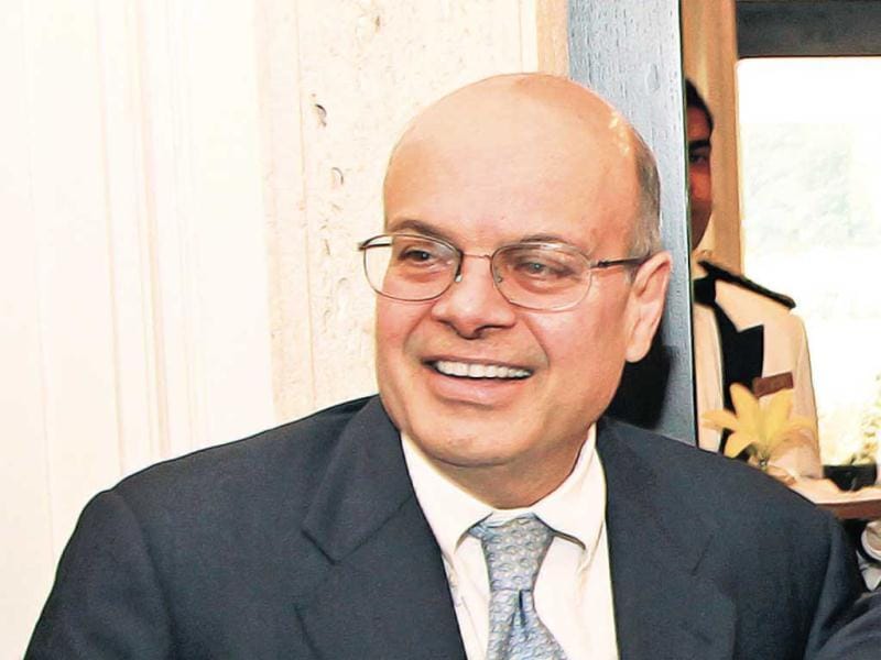 Ajit Jain leads pack to take over from Warren Buffett | Hindustan Times