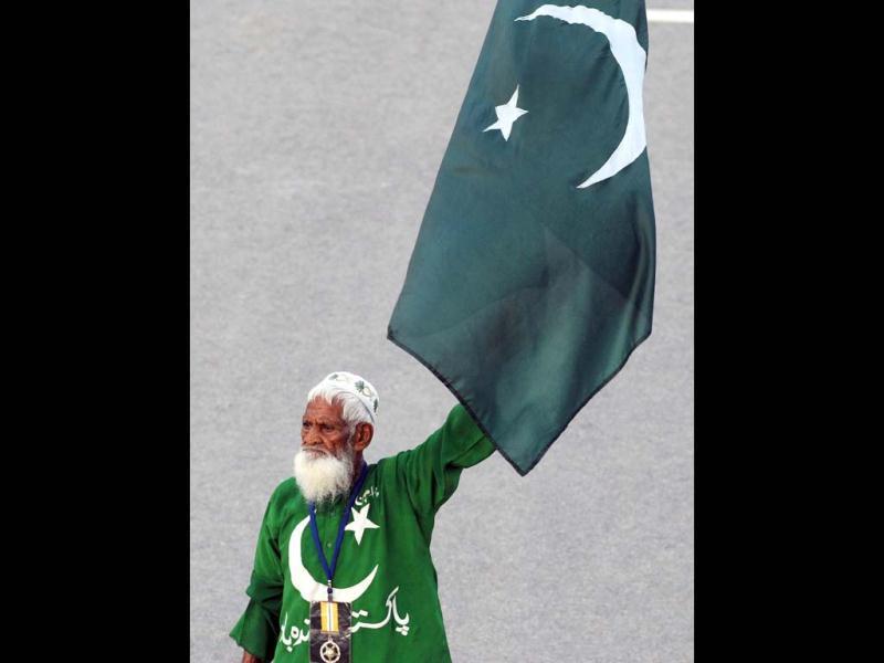 Wagah border flag-waving 'Uncle Pakistan' dead | World News