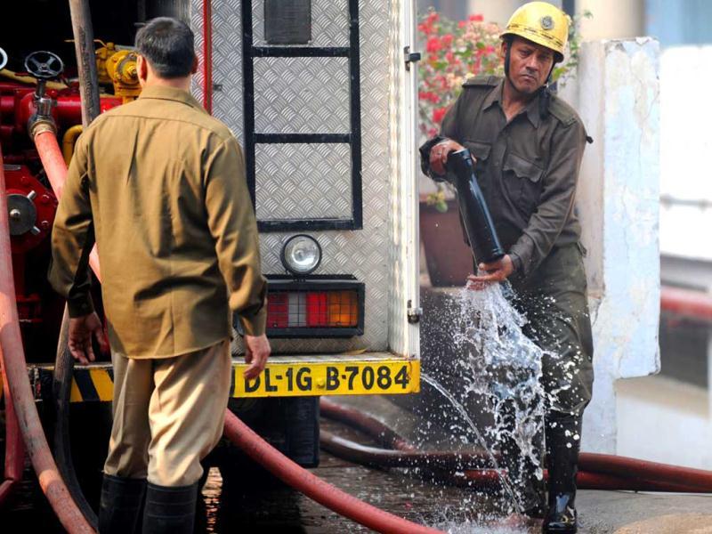 Surat: Fire in commercial building, no casualties | Latest News India