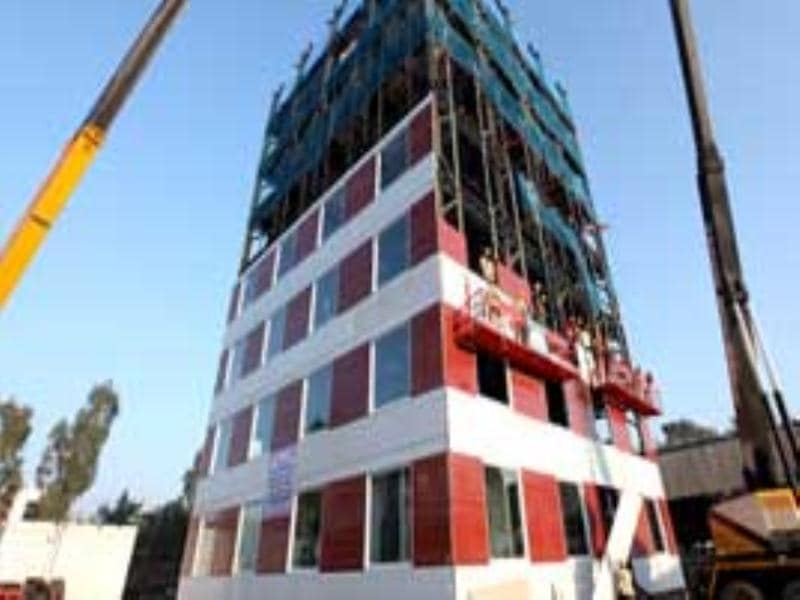 SBI attaches building that came up in 48 hrs - Hindustan Times