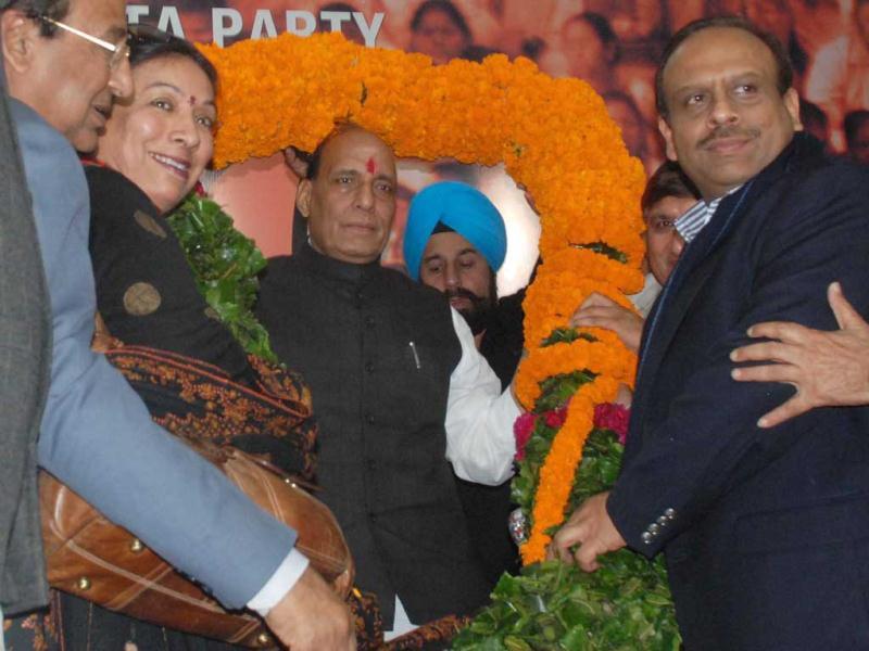 BJP puts fights on hold, plans for 2014 | Latest News Delhi