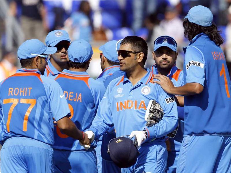 Dhoni should delink with Rhiti: Ravi Savant | Cricket