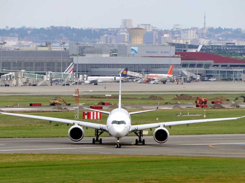 Airbus A350 next-generation plane takes off on first test flight ...