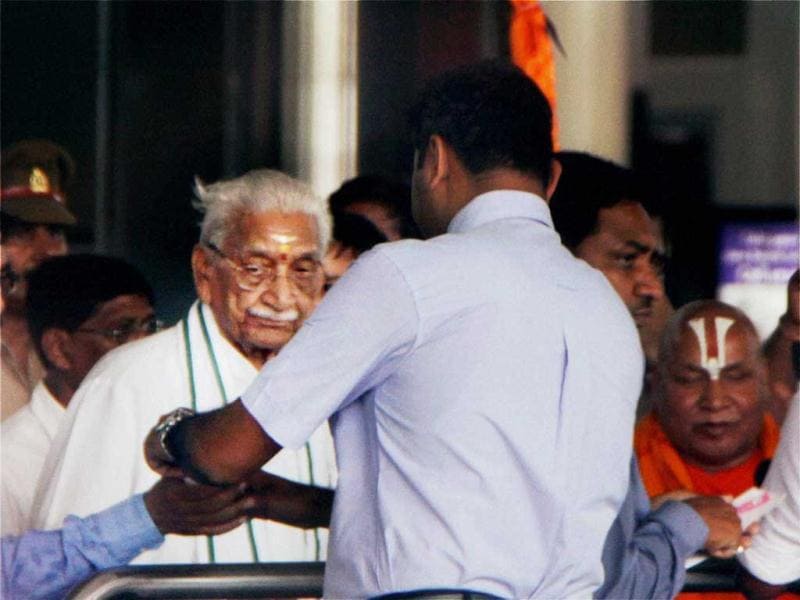 Each Hindu couple should have 5 children: Singhal | Latest News India