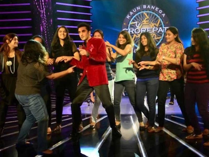 Ranbir Kapoor, Neetu Kapoor groove on KBC sets | Hindustan Times