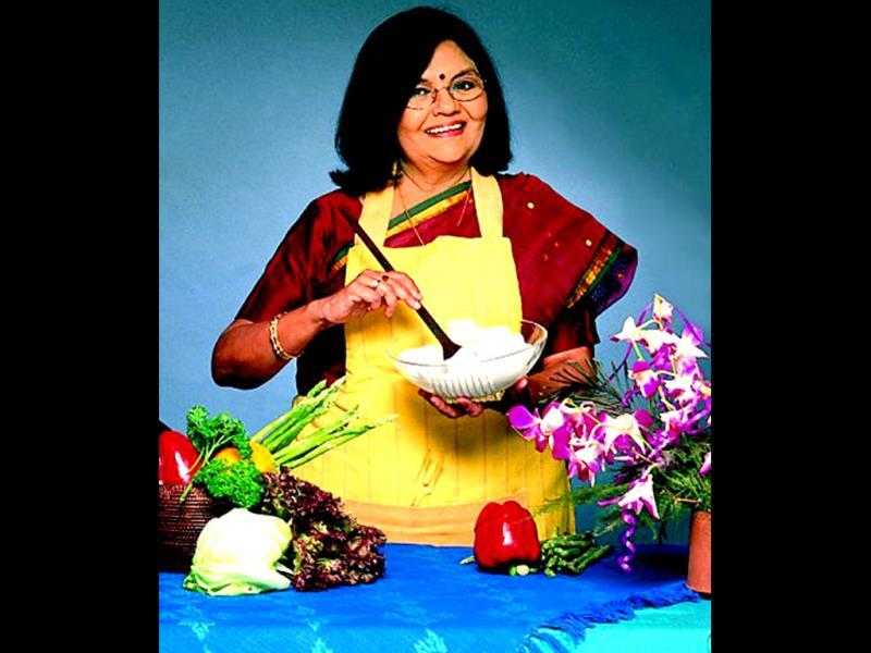 Noted food writer and celebrity chef, Tarla Dalal, dies | Latest News India