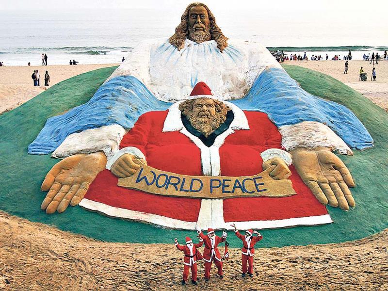Sand artiste creates world's biggest sand sculpture of Jesus | India News