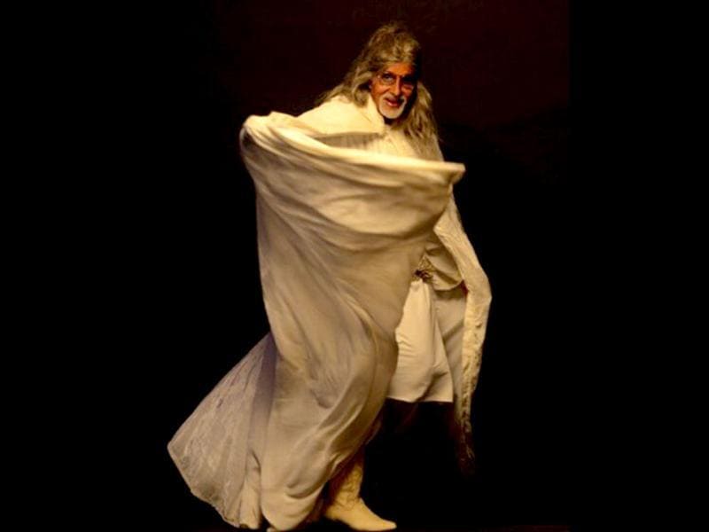 With long locks and a cape, Amitabh Bachchan dons a new look | Bollywood