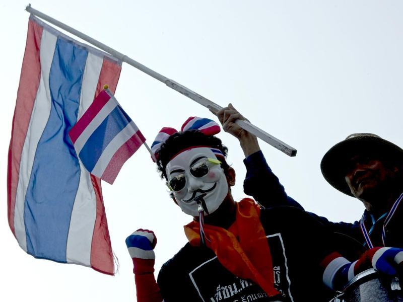 Riot police in Thailand deploy to reclaim protest sites | World News