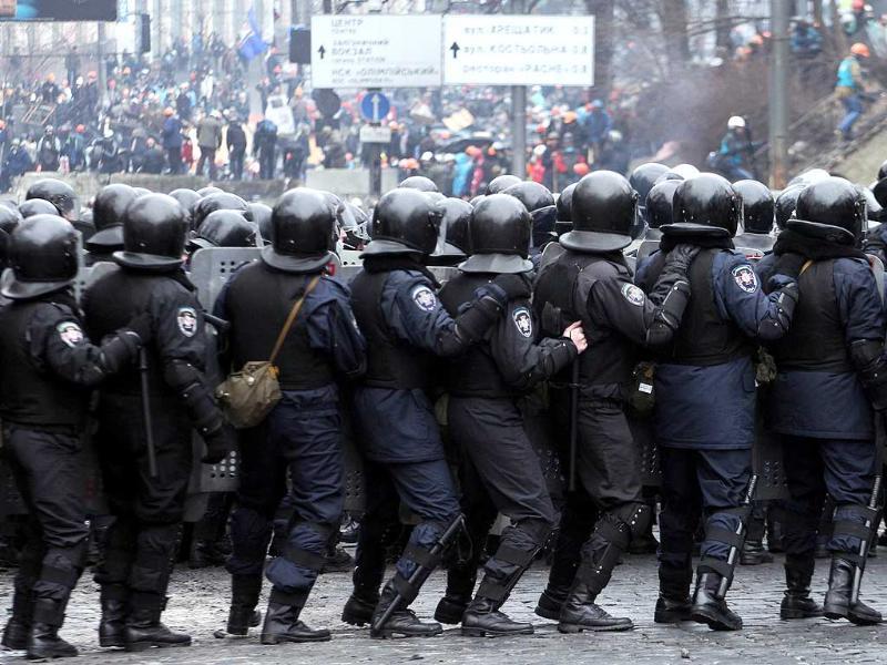50,000 protest Kremlin's swoop on Crimea | World News