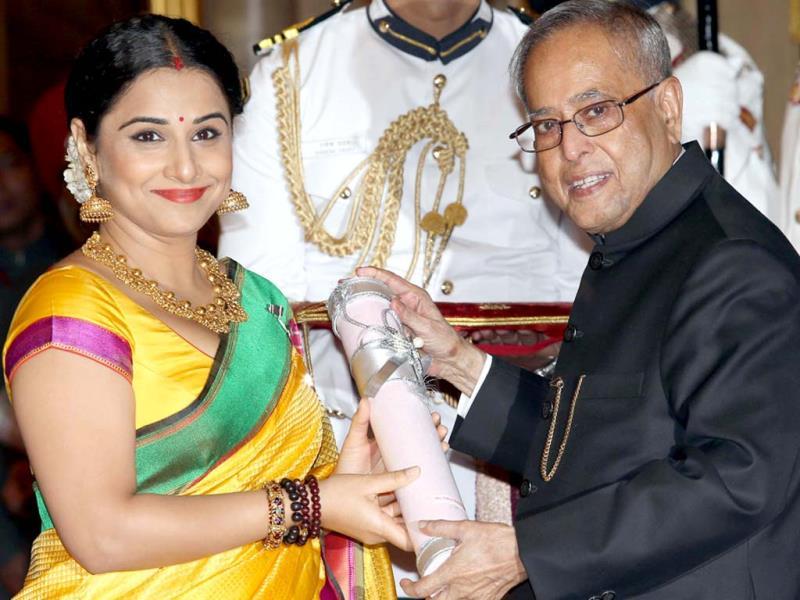 President gives away Padma awards | Latest News India