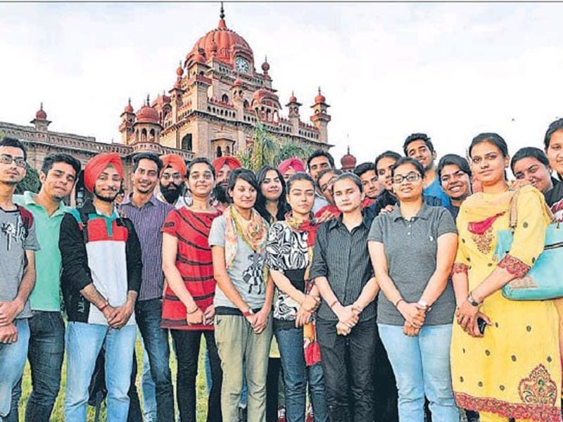 9 steps to choosing the college with the best fit | Hindustan Times