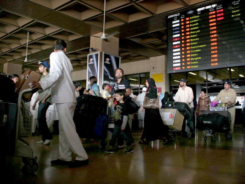 Airlines ignore norms, Delhi airport turns cattle-class with no food ...