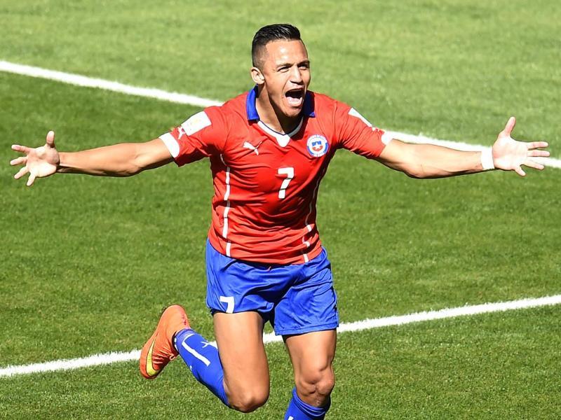 Sanchez signs £35 million deal with Arsenal | Hindustan Times