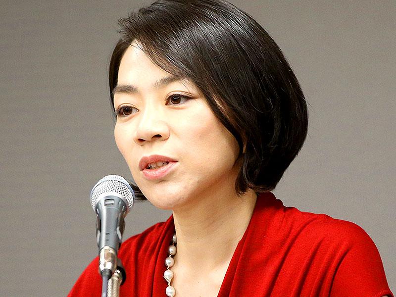 Korean Air CEO's daughter resigns after row over serving nuts | World News