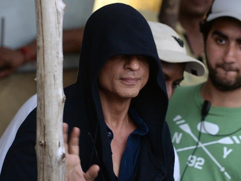 What's the difference between hanging out, making out: SRK | Bollywood
