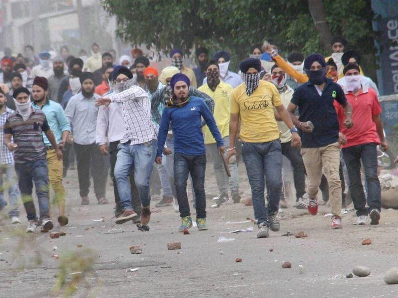 Sikhs protest in Kashmir, raise pro-Khalistan slogans | Latest News ...