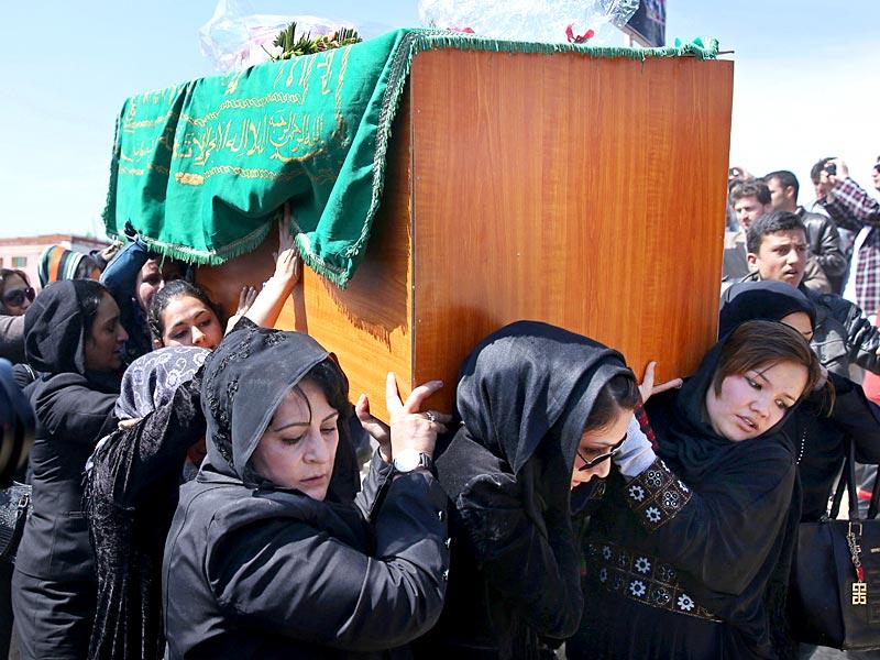 Afghan court overturns Farkhunda mob killing death sentences | World News