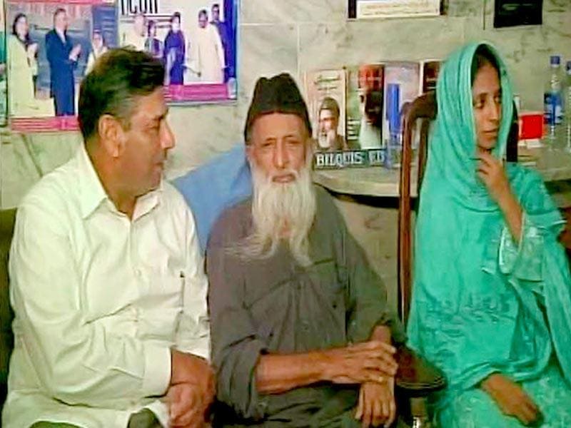 Indian envoy meets girl stranded in Pakistan for 15 years | World News