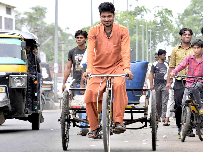 Rajasthan rickshaw-puller returns Rs 1.17 lakh he found on roadside ...