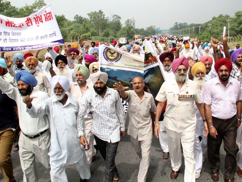 Sikhs protest in London over 'political prisoners' in India | Hindustan ...