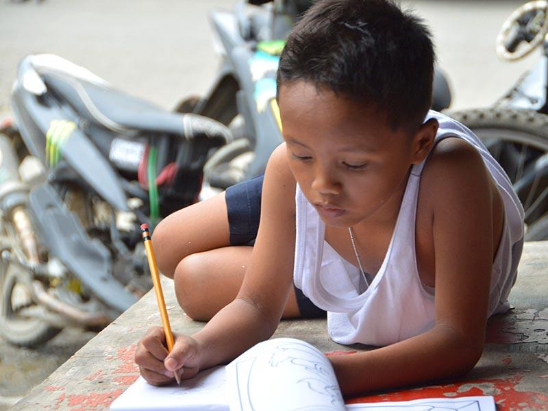 Aid pours in for homeless Filipino boy studying on street | World News