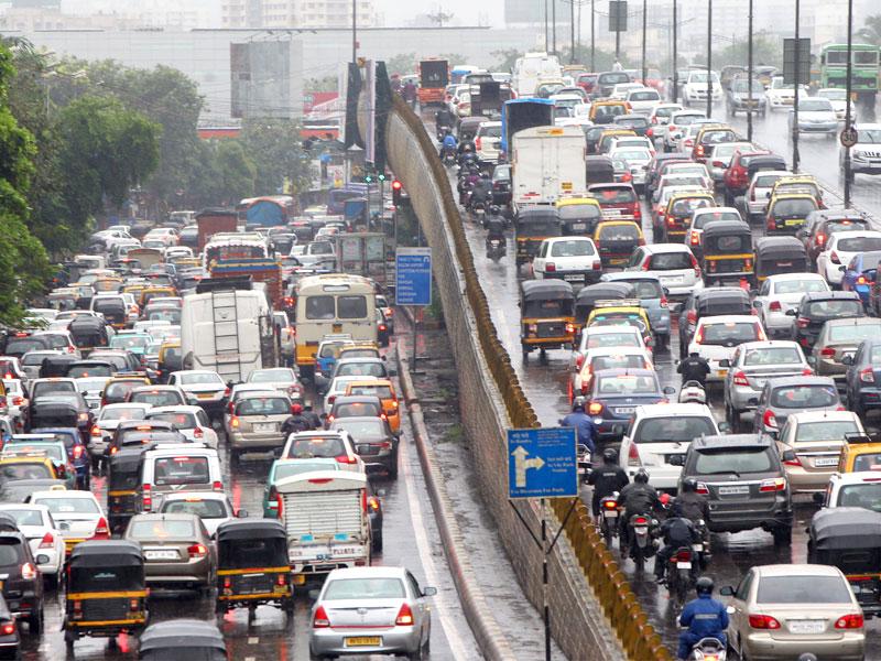 Mumbai road rage: Person assaults bus driver, drags him on car bonnet ...