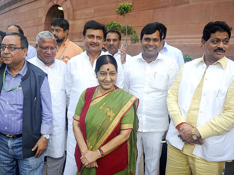 Brother's tweet to Swaraj saves girl from traffickers in UAE | Latest ...