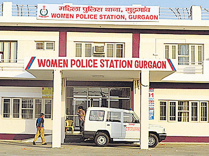 Gurgaon undercover cops to check eve-teasing on city buses | Hindustan ...