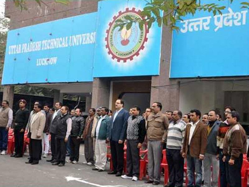 UPTU calls for ideas to create graduation gown with 'Indian touch ...