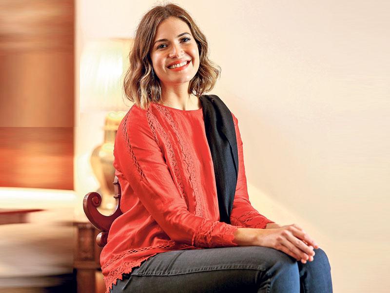 Pics: Litti Chokha to bindi, Hollywood actor Mandy Moore's India trip ...