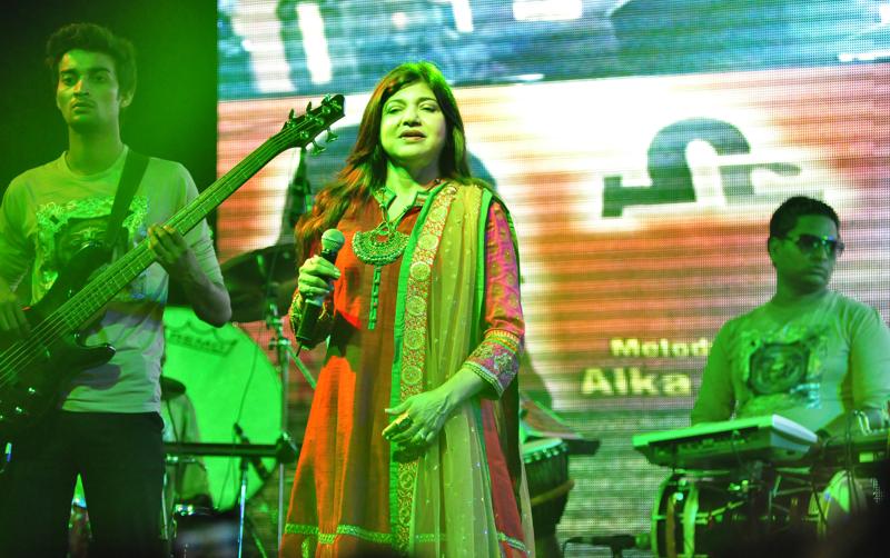 Bollywood singer Alka Yagnik leaves city audience spellbound ...