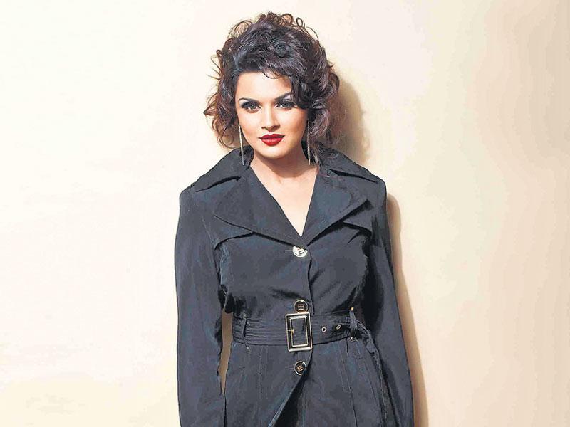 This is how Aashka Goradia shuffles 4 shows in 1 week | Hindustan Times