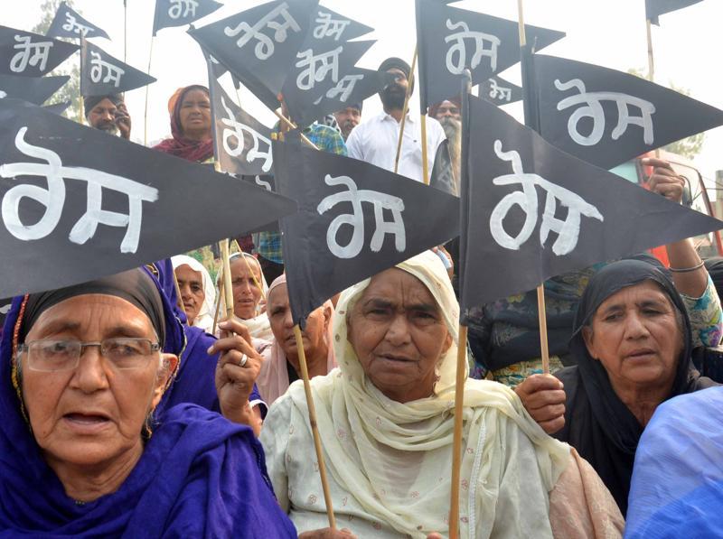 Sikh activists protest with black flags in Punjab | Hindustan Times