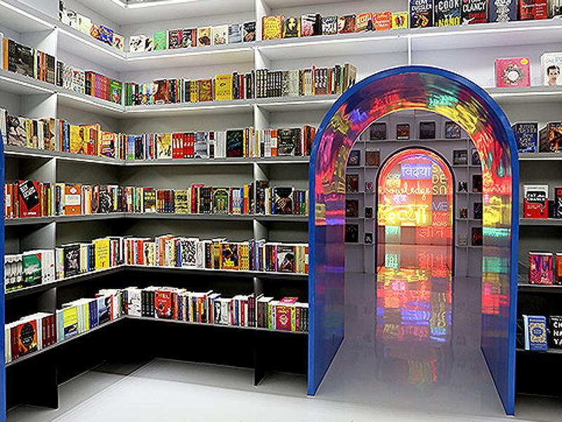 Amazon to open its first-ever physical book store in Seattle ...