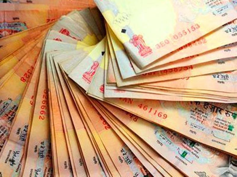 Rupee jumps 21 paise to 66.10 vs US dollar - Hindustan Times