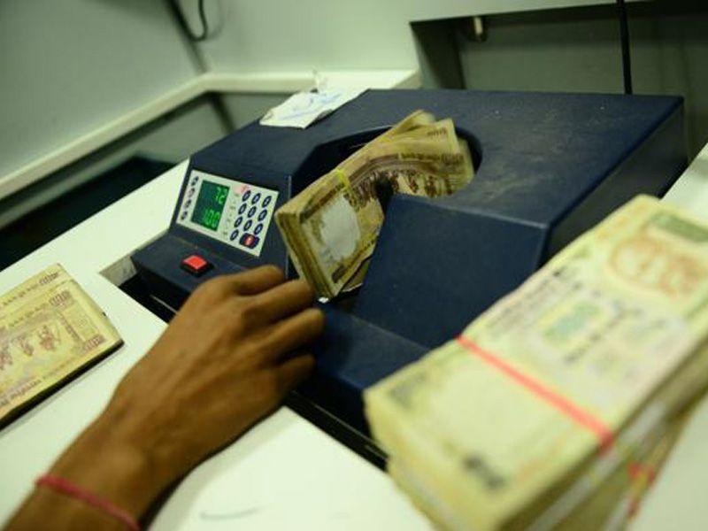 Rupee down 13 paise to 66.72 against dollar in early trade - Hindustan ...