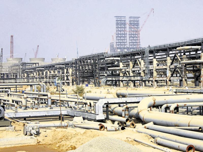 Crude oil nears 7-year low, analysts expect more worries ahead ...