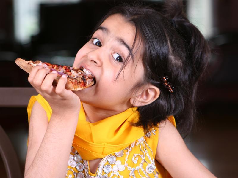Your kids gaining excess weight? Ask them to chew food slowly | Health ...