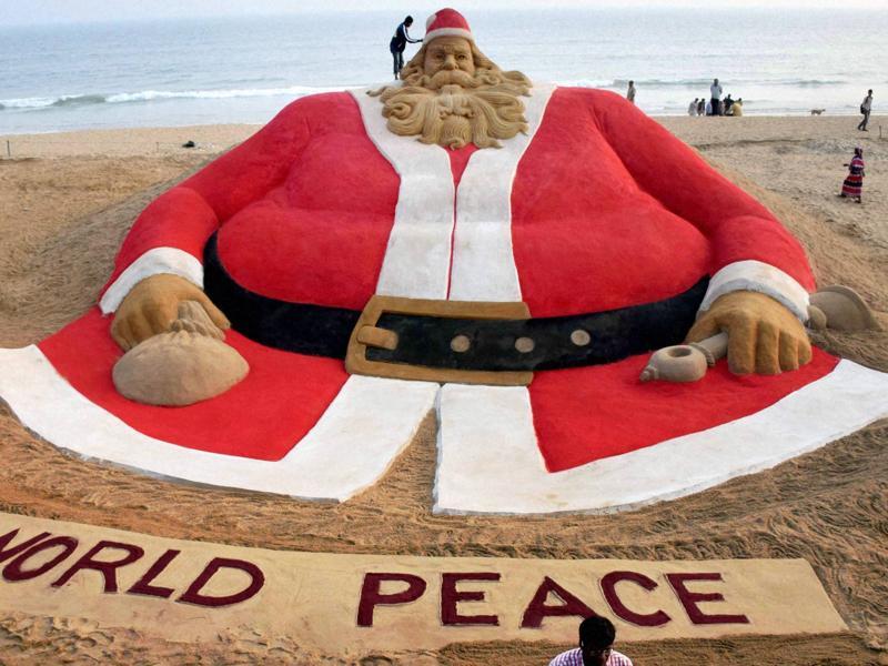 Puri beach witness world’s ‘tallest’ sand Santa | Latest News India