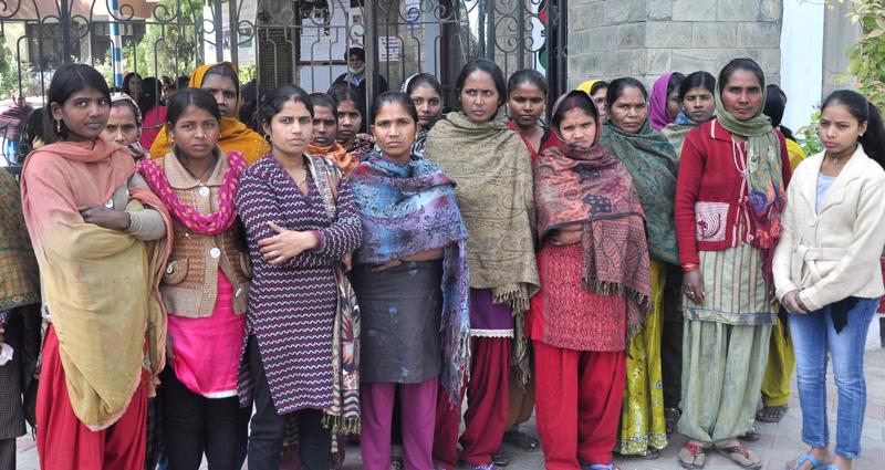 Not allowed to use lifts, Dhakoli society maids take protest route ...